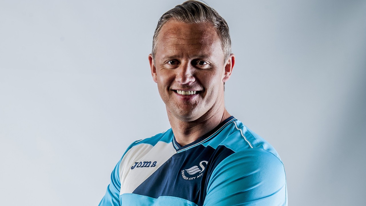 VIDEO: Quickfire Questions Gold - Lee Trundle | Swansea